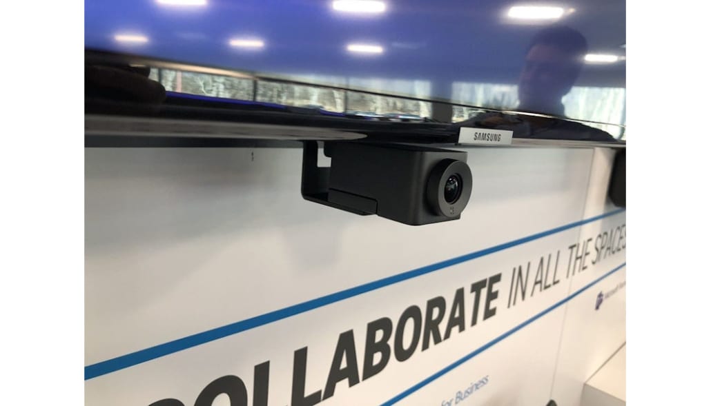 Huddly Conference Cameras - Smart Presentations